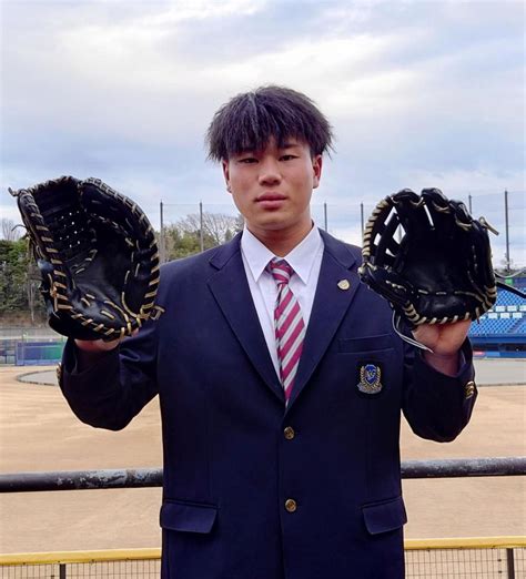 日本ハム ドラ4明瀬が佐藤輝明モデルの新調グラブを抱え入寮 夜行バスでも抱きかかえ阪神ファンだったんですけど 野球 デイリースポーツ