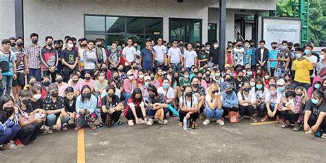 နခွန်းပထုန်အထည်ချုပ်စက်ရုံမှ မြန်မာလုပ်သား ၂၀၀ ခန့်အကြောင်းမဲ့အလုပ်ထုတ်ခံရသဖြင့် ဆန္ဒပြ