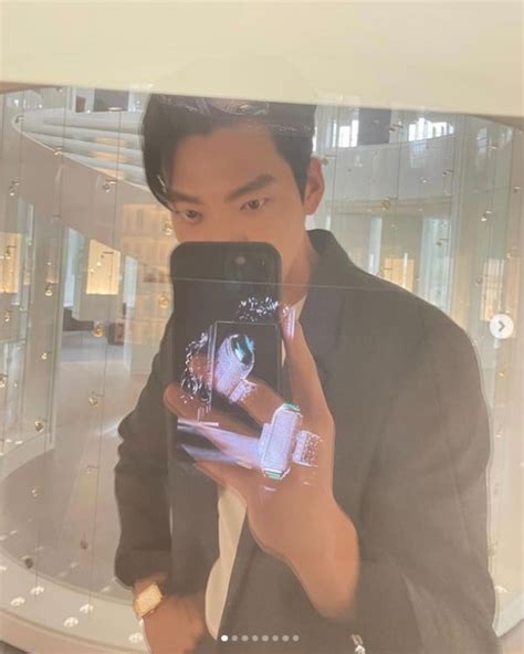 신민아♥ 김우빈 가질 수 없는 남친의 비주얼오늘도 멋짐ten★ 텐아시아