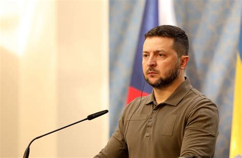 Ζελένσκι για το πράσινο φως των ΗΠΑ: «Οι πύραυλοι μιλούν από μόνοι τους ...