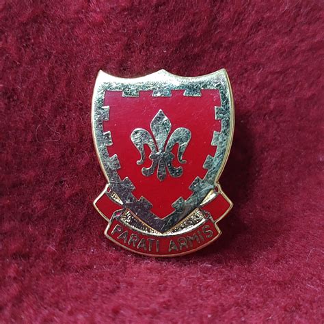 Vintage Us Army 117th Field Artillery Unit Crest Pin 11o45 Gibsons