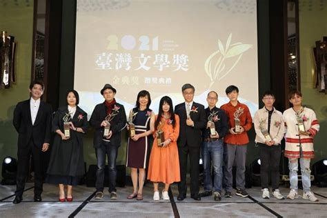 「臺灣文學獎金典獎」鍾文音獲百萬大獎 世界民報