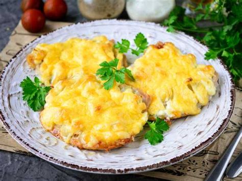 Мясо по французски с луком и сыром — рецепт с фото пошагово