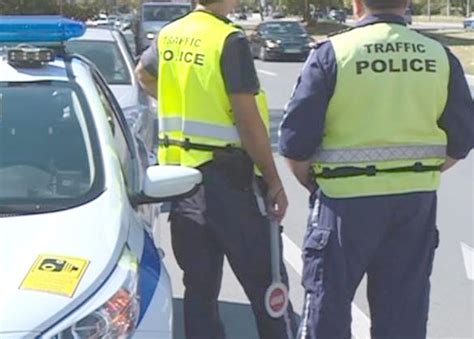 Уплаха от полицаи издаде любител на карането без книжка Утро