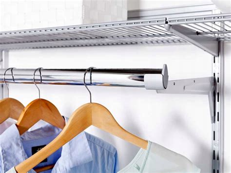 Выдвижная штанга для одежды в шкаф 92 фото