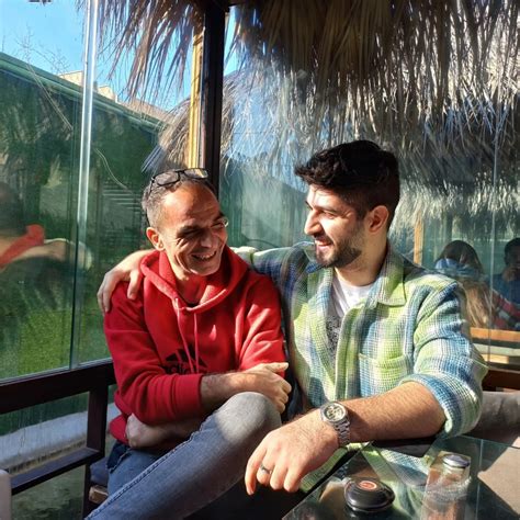 عکس پدر و پسری مجتبی بابایی در کنار پدرش طرفداری