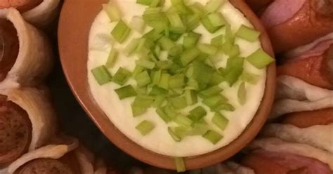 Сосиски в слоеном тесте с соусом из сметаны и сыра рецепт с фото пошаговый от Марина Овкусе ру