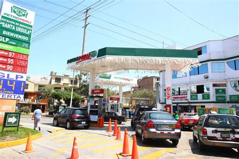 Нефтяные компании подняли цены на топливо до 2 2 несмотря на снижение международных цен Infobae