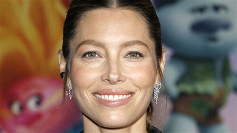 Jessica Biels Favorite Moisturizer Under Makeup For Hydration