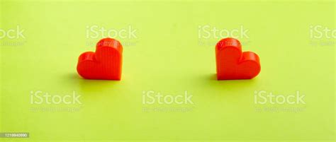 그린 페이퍼 배경 러브 컨셉 카피 스페이스에 두 개의 하트 0명에 대한 스톡 사진 및 기타 이미지 0명 개념 개체 그룹