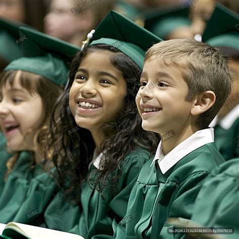 Ai创作图幼儿园毕业生 幼儿毕业典礼 幼儿园毕业典礼拍照 幼儿园毕业 儿童毕业 儿童毕业典礼 幼稚园毕业典礼 聪明的孩子毕业 毕业小孩子 小学毕业生 幼儿园学士服 学前班毕业典礼 幼稚园毕业季