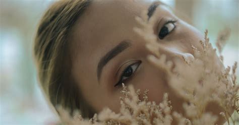 Why Are Feather Brows The Latest Beauty Craze