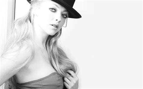 Аманда сейфрид Основной цвет обоев Синяя Элис