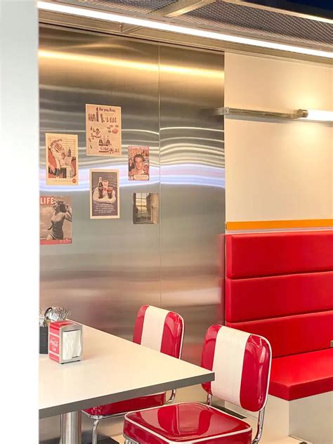 캐주얼한 컬러 조합 아메리칸 다이닝 분위기 35평 파스타집 인테리어 수원 장안구 정자동