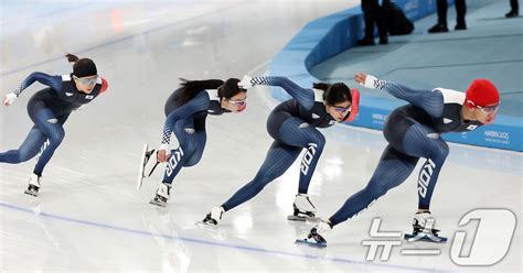 질주하는 스피드 스케이팅 대표팀