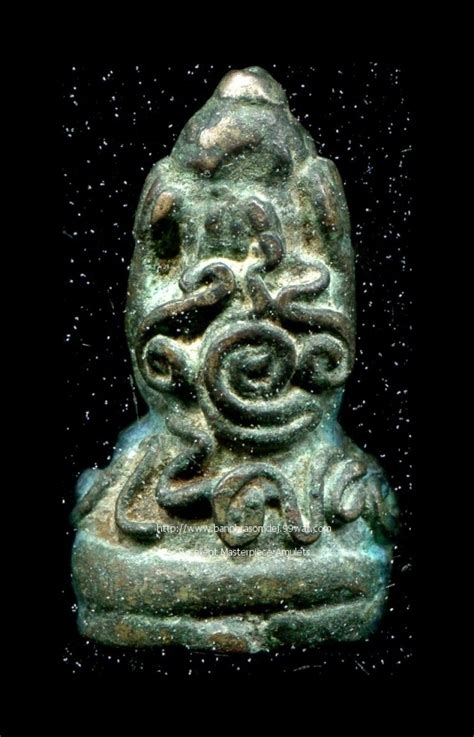 หลวงปู่เอี่ยม วัดหนัง พระปิดตาพิมพ์นั่งบัว เศียรแหลม ฐานอุดชันโรง เนื้อสัมฤทธิ์เงิน กรุงเทพฯ