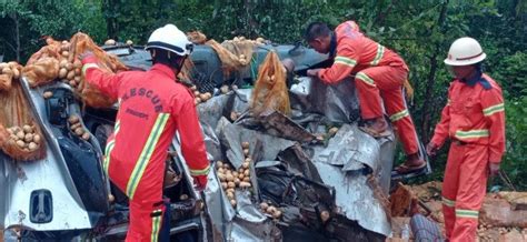 ပြင်ဦးလွင် မန္တလေးအဆင်းလမ်းတွင် ၂၂ ဘီးကားတစ်စီး ချောက်ထဲသို့ထိုးကျတိမ