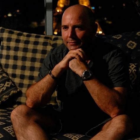 Известный порнорежиссёр начал набор украинских беженок для съёмок Француз Пьер Вудман заявил