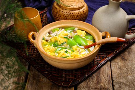 鲜美营养鸡蛋丝瓜汤中国菜系食品餐饮摄影素材汇图网
