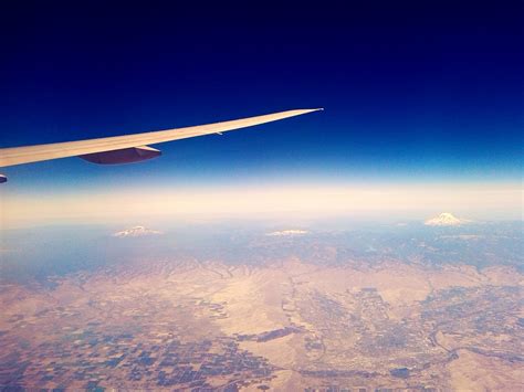 무료 이미지 수평선 구름 하늘 화이트 항공기 차량 화산 푸른 워싱턴 산들 에일러론 Flickrandroidapp 필터 없음 비행기 여행 지구의