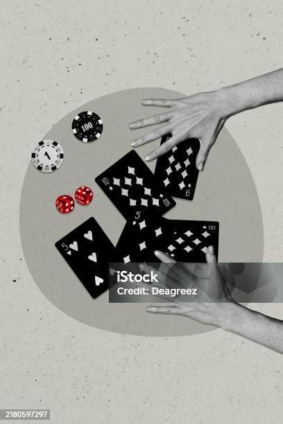 손 놀이 포커 게임 카드 조합 주사위 칩 도박 토너먼트 놀이 카지노의 수직 사진 콜라주 그린 배경에 고립 된 0명에 대한 스톡 사진 및 기타 이미지 Istock
