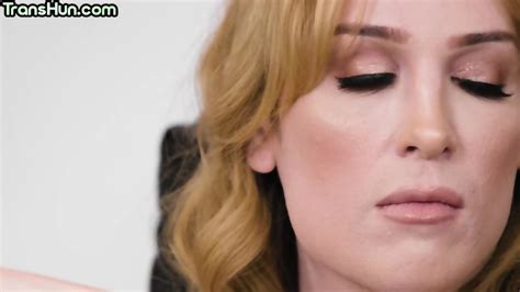 Transgender Lady In Stockings Enjoys Licking Female Pussy Eporner