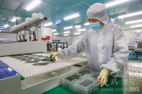 安徽马鞍山智能液晶显示屏生产忙 人民图片网