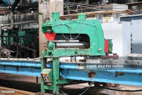 기계 건물 오일 정제 석유 화학 호스 및 플랜지와 튜빙 기계를 사용 하 여 화학적 공장에서 생산 부서의 금속 산업 강력한 장비 리튬에 대한 스톡 사진 및 기타 이미지