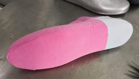 创新针织鞋面压合工艺 腾辉圆机针织鞋面机