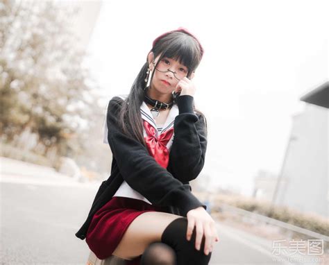 外景摄影 傲娇小女生户外美腿写真高清图片下载 人物写真图片 乐美图网