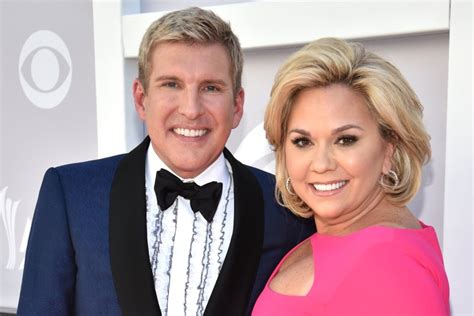 What Is Tax Evasion Why Todd And Julie Chrisley Are Heading To Prison