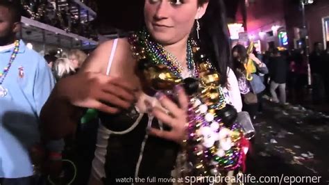 Girls Flashing At Mardi Gras Eporner
