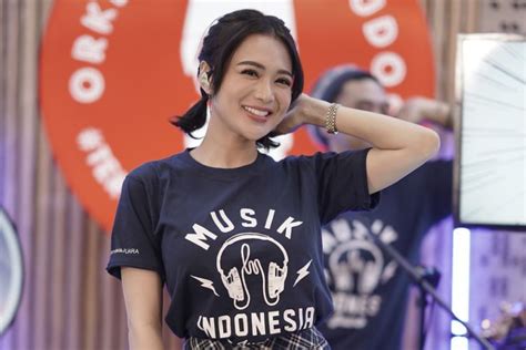 Foto Wika Salim Rilis Lagu Sexy Versi Koplo