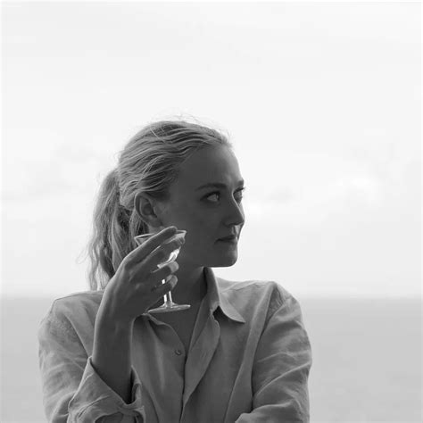 Dakota Fanning R Celebs