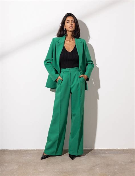 Брючный изумрудный костюм