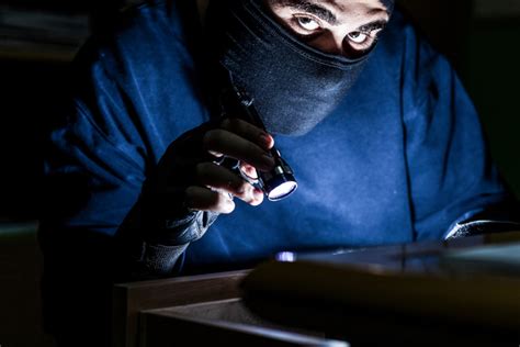 Einbruch Kriminelle Steigen In Der Nacht In Wiesbadener Geschäft Ein