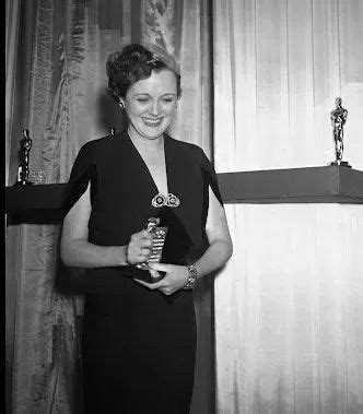 Mary Astor Oscar Za Sporednu Ulogu 1941 Academy Award Winners Mary