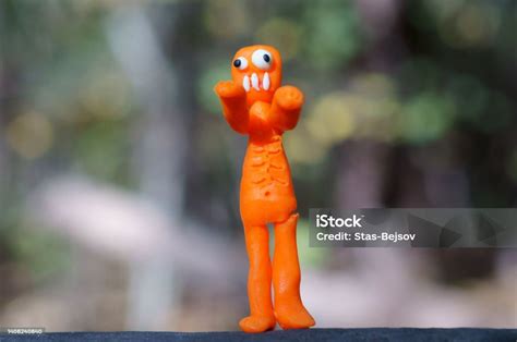 재미 다채로운 좀비 클로즈업 플라스틱으로 만든 괴물 할로윈 공예 0명에 대한 스톡 사진 및 기타 이미지 0명 10월 가을 Istock