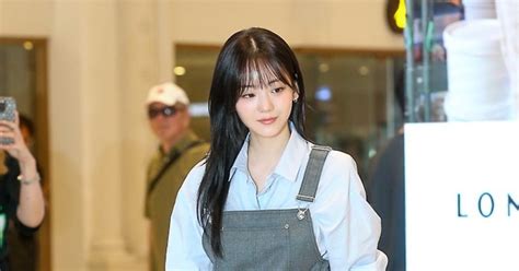 [et포토] 조이현 초미니에 롱부츠