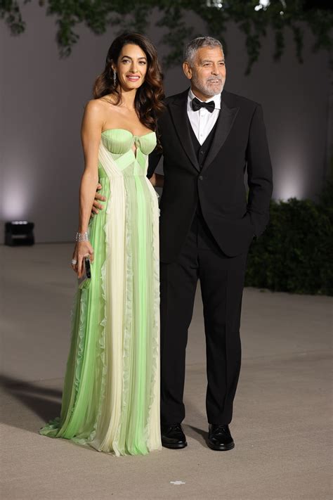 Amal Clooney Brilló Con Un Vestido Verde Fluido Ultra Elegante De Del
