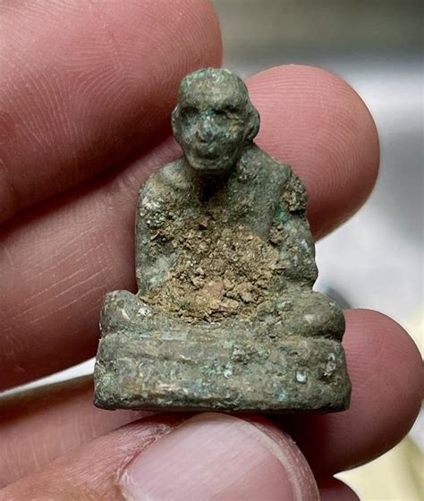 หลวงพ่อคล้าย Ennxo