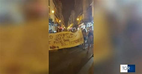 Solidarietà Alla Vittima Dello Stupro Di Gruppo A Palermo Il Corteo