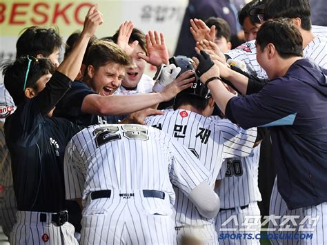 트레이드 대박 홈런 치는 4할 내야수가 생겼다…이제 관리도 염두에 둔다 이 페이스 유지하도록