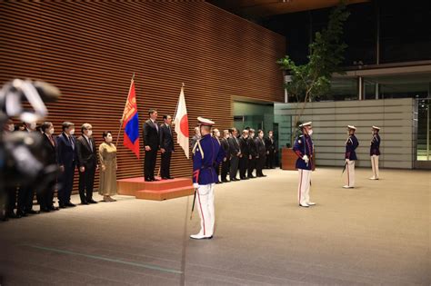 Монгол Улсын Ерөнхийлөгч У Хүрэлсүхийг Япон Улсын Ерөнхий Сайд Ф Кишида угтлаа