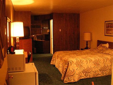 Cozy Motel Room In Preston Idaho Old Motel Rooms Hotel 70s Motel Retro