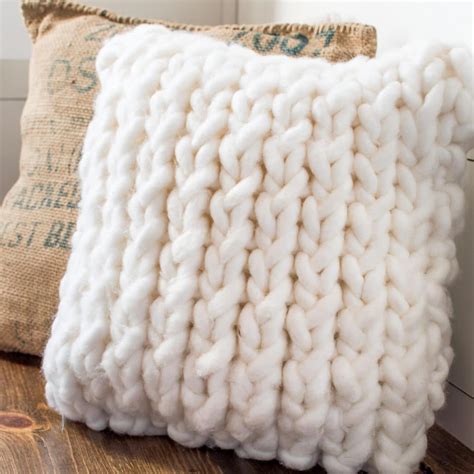 How To Make A Chunky Knit Pillow Cover In Under An Hour
