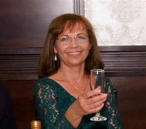 Директорката на Езиковата гимназия във Враца избяга от студа и изостави учениците си да мръзнат