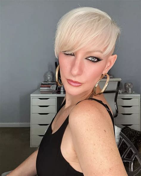 25 Bold And Stylish Side Shaved Hairstyles 2025