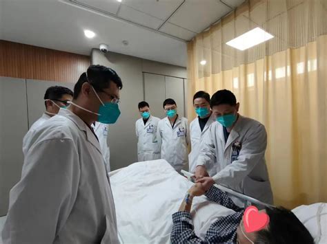 济南市中心医院卒中中心为国家级高级卒中中心，东院区卒中中心整合优势力量、技术，为脑卒中患者提供高效、优质的诊疗服务。