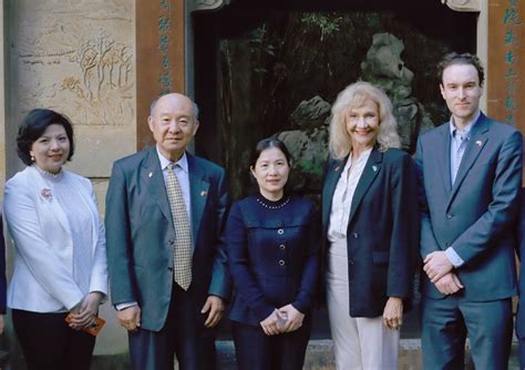 美国国际姐妹城协会荣誉主席卡罗尔洛佩兹来校访问 重庆工商大学新闻网
